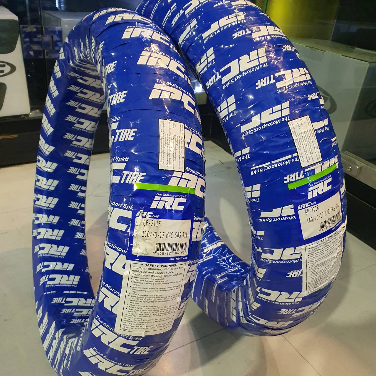 ยางนอก(IRC) ลายเดิมGP211 ยางหน้า 110/70-17+ยางหลัง 140/70-17 YAMAHA XSR ...